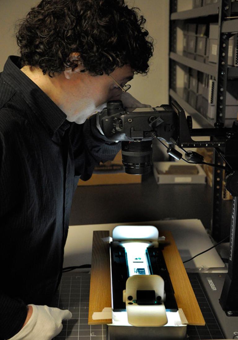 uploads/images/2010/11/24/technician-using-the-planar-film-duplicating ...