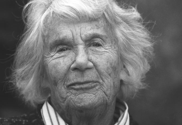 Elizabeth Riddell's Instagram, Twitter & Facebook on IDCrawl