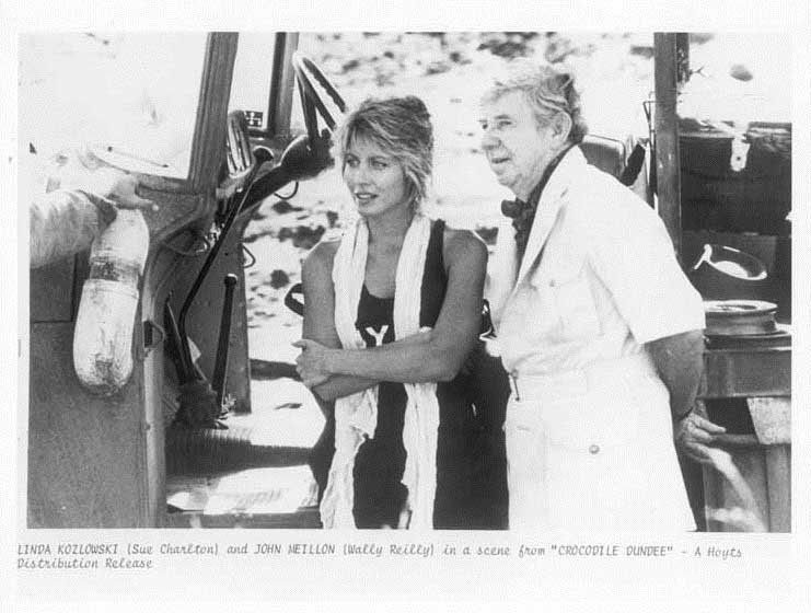 Selling Mick Dundee in Crocodile Dundee | NFSA